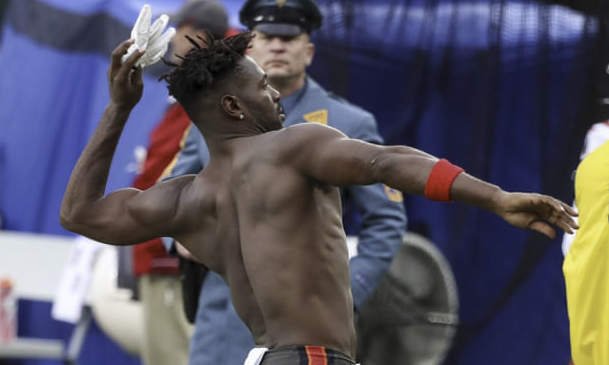WATCH: Bizarre Moment as NFL Star Antonio Brown Rips Off Uniform, Runs ...